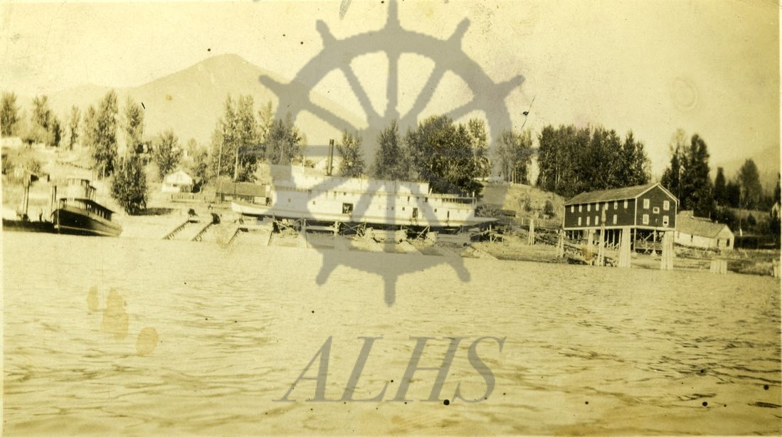 2000.058.19 Nakusp, B.C. (S.S. Minto on ways, CPR shipyard) | Arrow ...