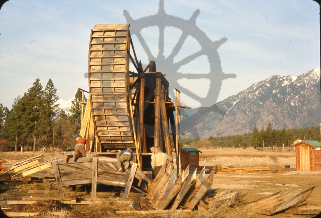 2018.032.197 Waterwheel construction, Fort Steele, 1968 | Arrow Lakes ...