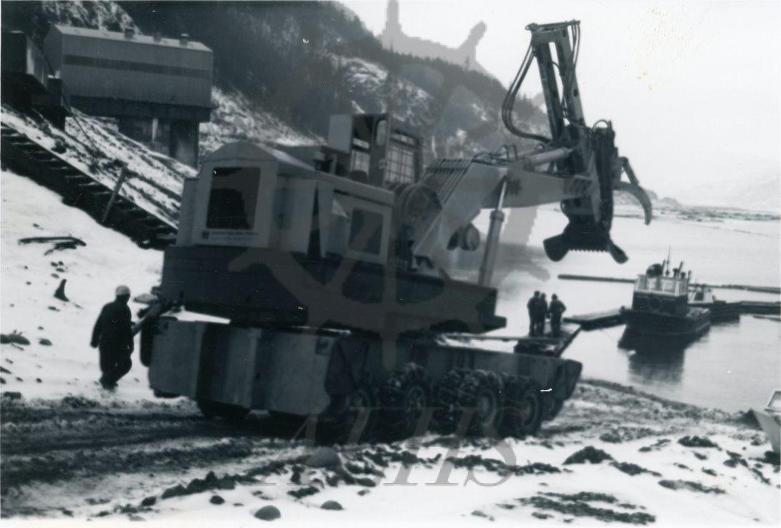 2018.048.2.3 Log loader at Celgar mill, Castlegar, ca. late 1960s ...