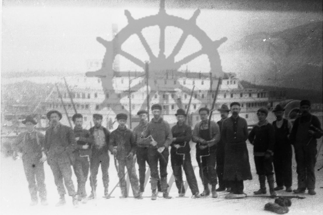 2014.003.2946 C.P.R. boat building crew | Arrow Lakes Historical Society