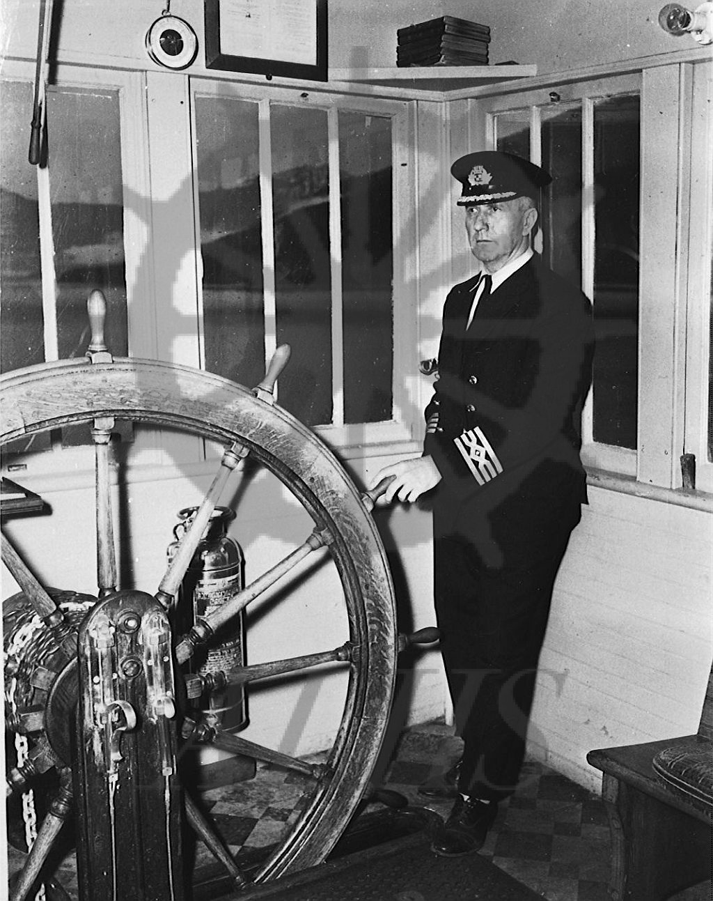 2014.003.3898 SS Minto wheelhouse, Capt. Estabrooks | Arrow Lakes ...