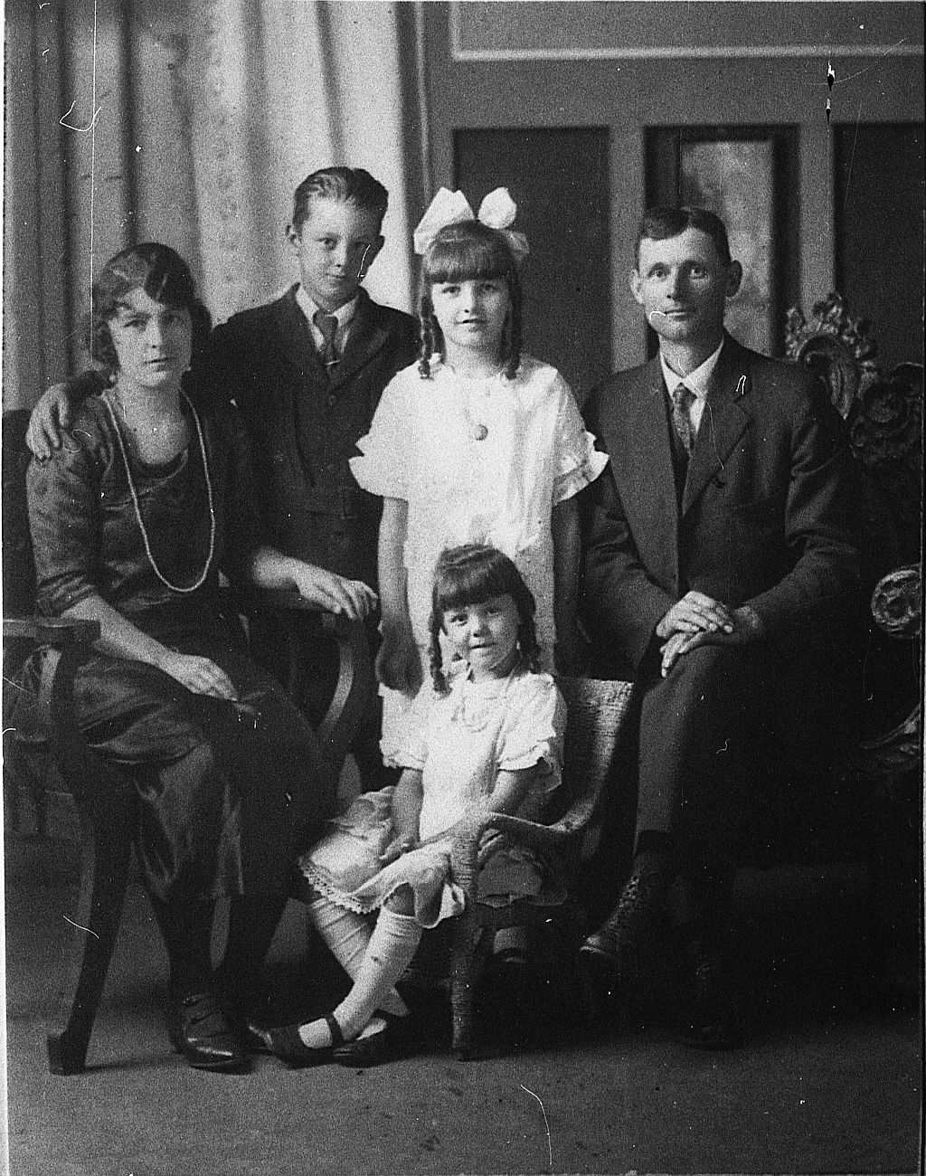 2014.003.6614 The Boutlier Family. | Arrow Lakes Historical Society