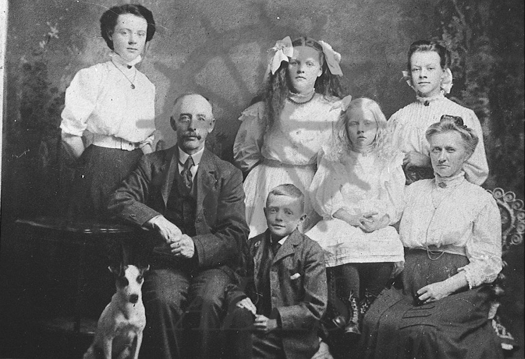 2014.003.6862 Stone family, 1909 | Arrow Lakes Historical Society