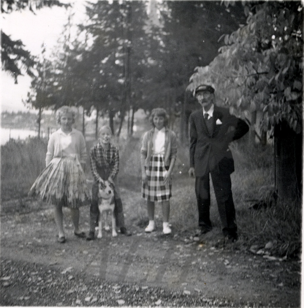 2023.027.009.049 Captain John Nelson Jr and family at Nakusp | Arrow ...